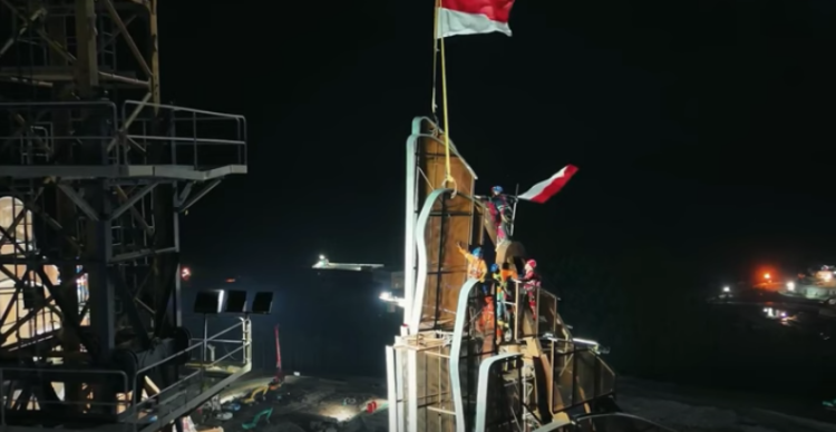 Sayap Garuda IKN Tuntas di Malam Purnama, Pekerja Beri Hormat pada ...