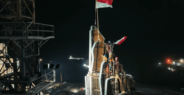 Sayap Garuda IKN Tuntas di Malam Purnama, Pekerja Beri Hormat pada ...