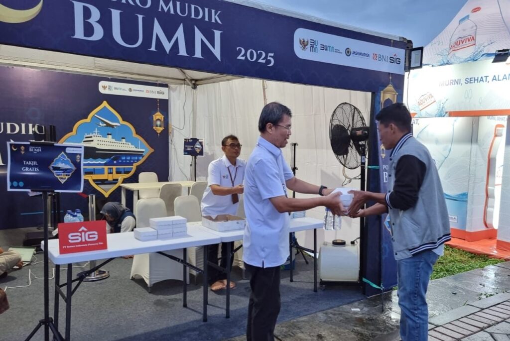 BNI Bagikan 200 Takjil Per Hari dan Buka Layanan Kesehatan di Posko ...