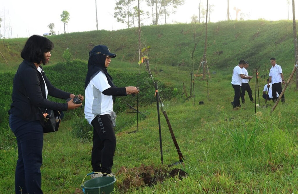 OIKN Kembali Tanam Pohon, Kali Ini di Kawasan Embung Botanical Garden C ...