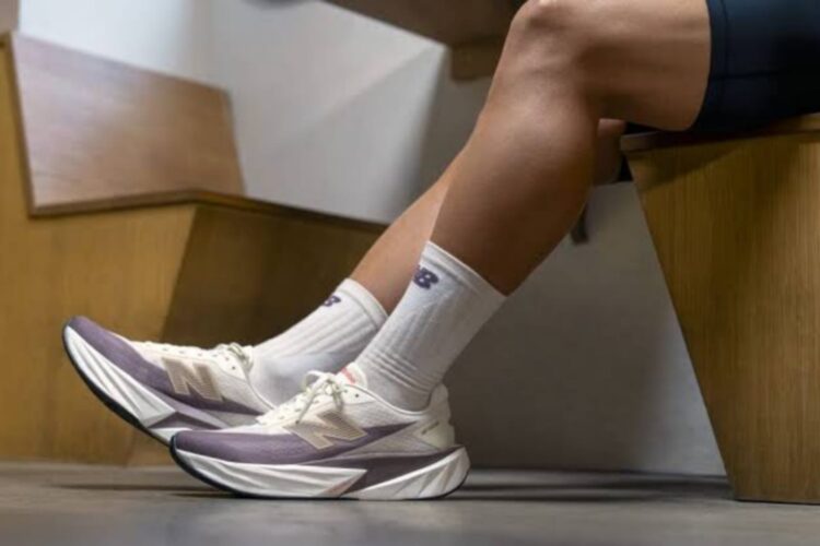 New Balance Rilis FuelCell Rebel v5, Sepatu Lari Ringan Buat Semua ...